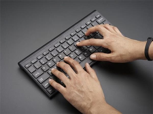 Black Mini Wireless Keyboard W/batteries - 1737